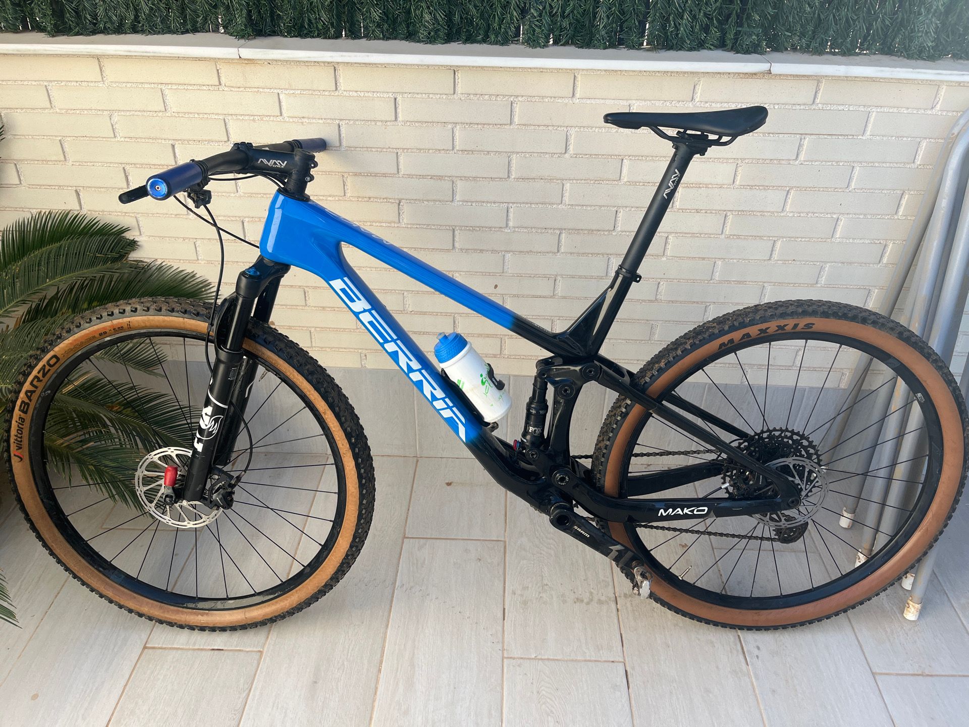 Berria MAKO 5 used in LG | Black Friday Deals | buycycle USA