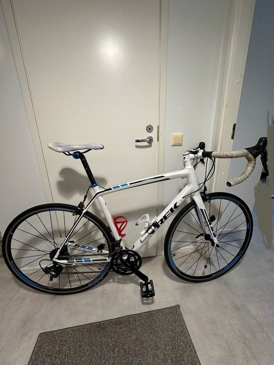 Trek Madone 2.1 H2 Compact used in 54 cm | buycycle USA