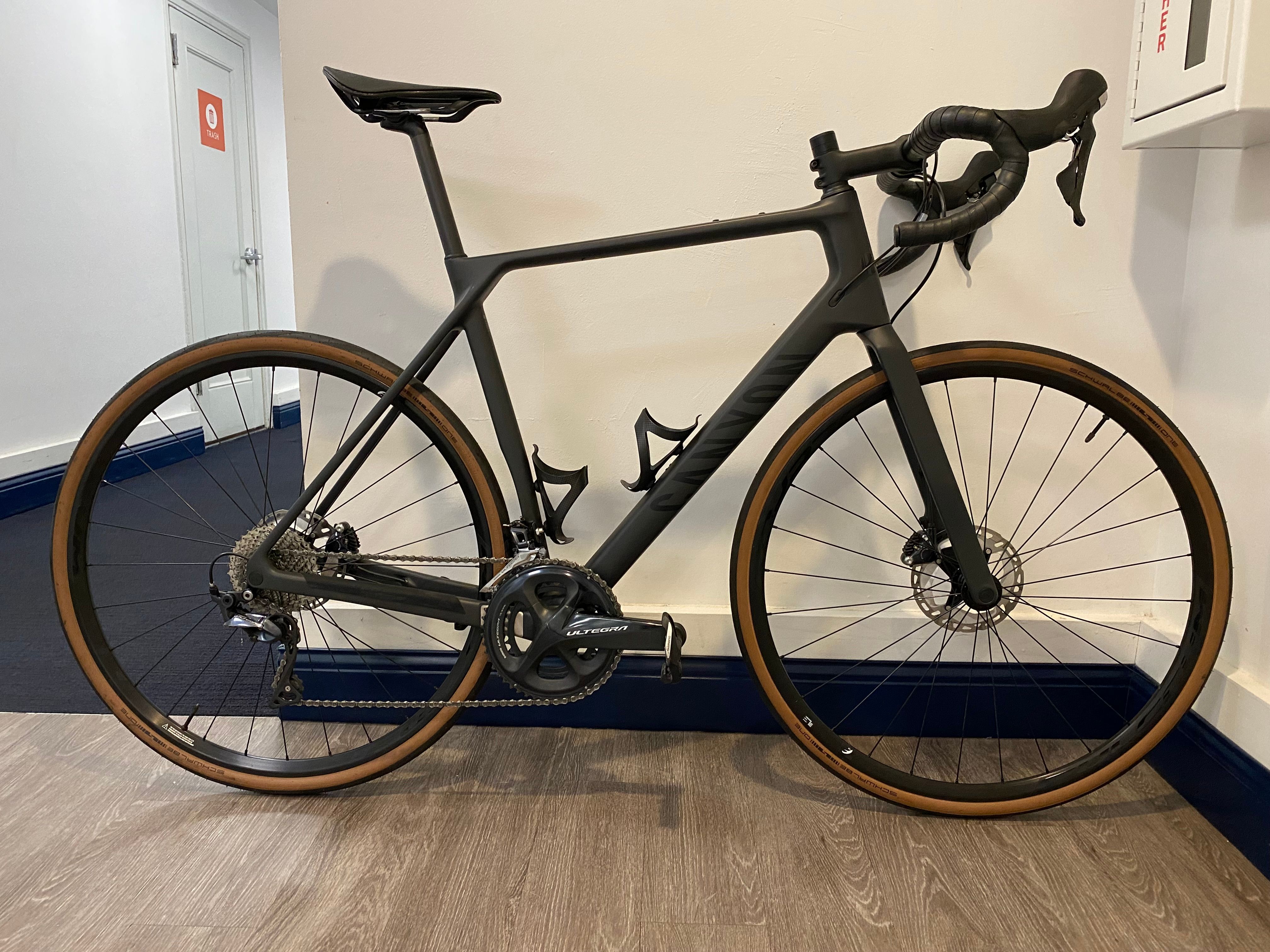 Canyon Endurace CF 8 Disc used in 58 cm | buycycle