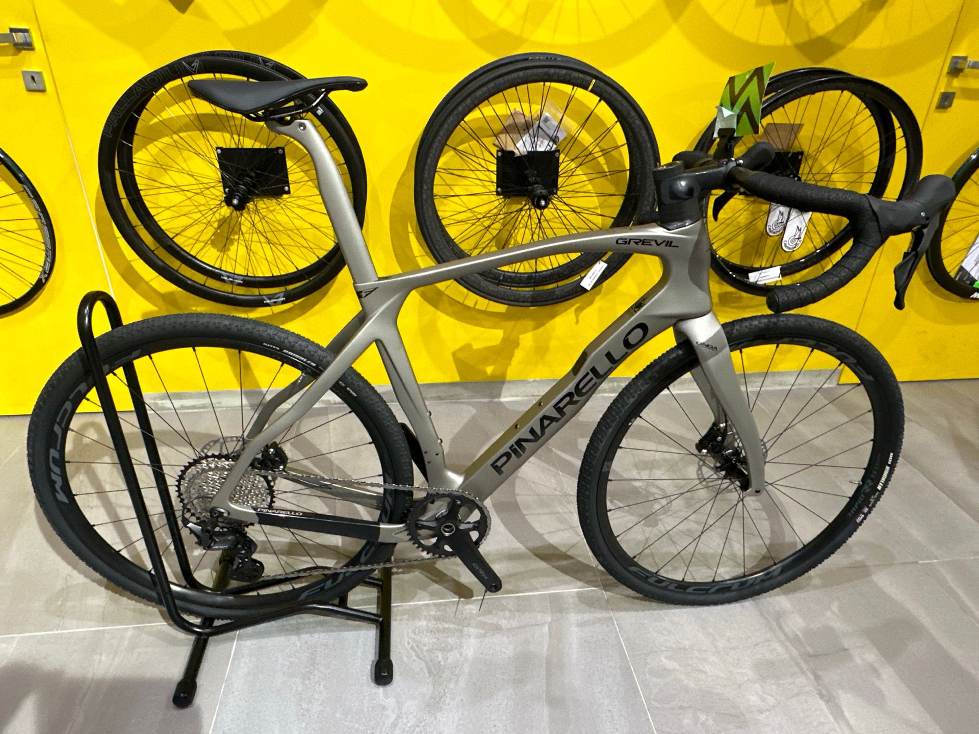 Pinarello GREVIL F5 - SHIMANO GRX 610 used in 55 cm | buycycle