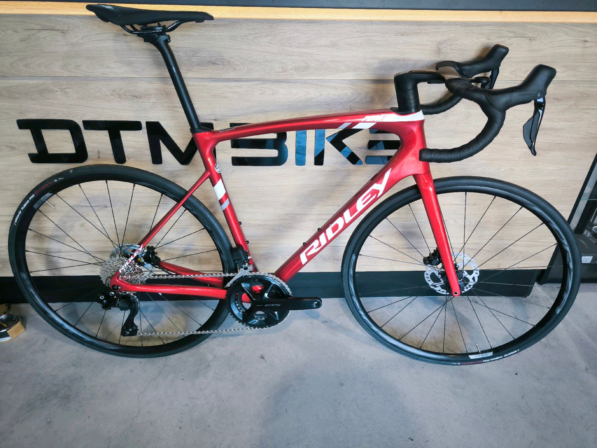 Ridley Fenix SLiC - Shimano 105 DI2 // 2x12s usado em SM | buycycle