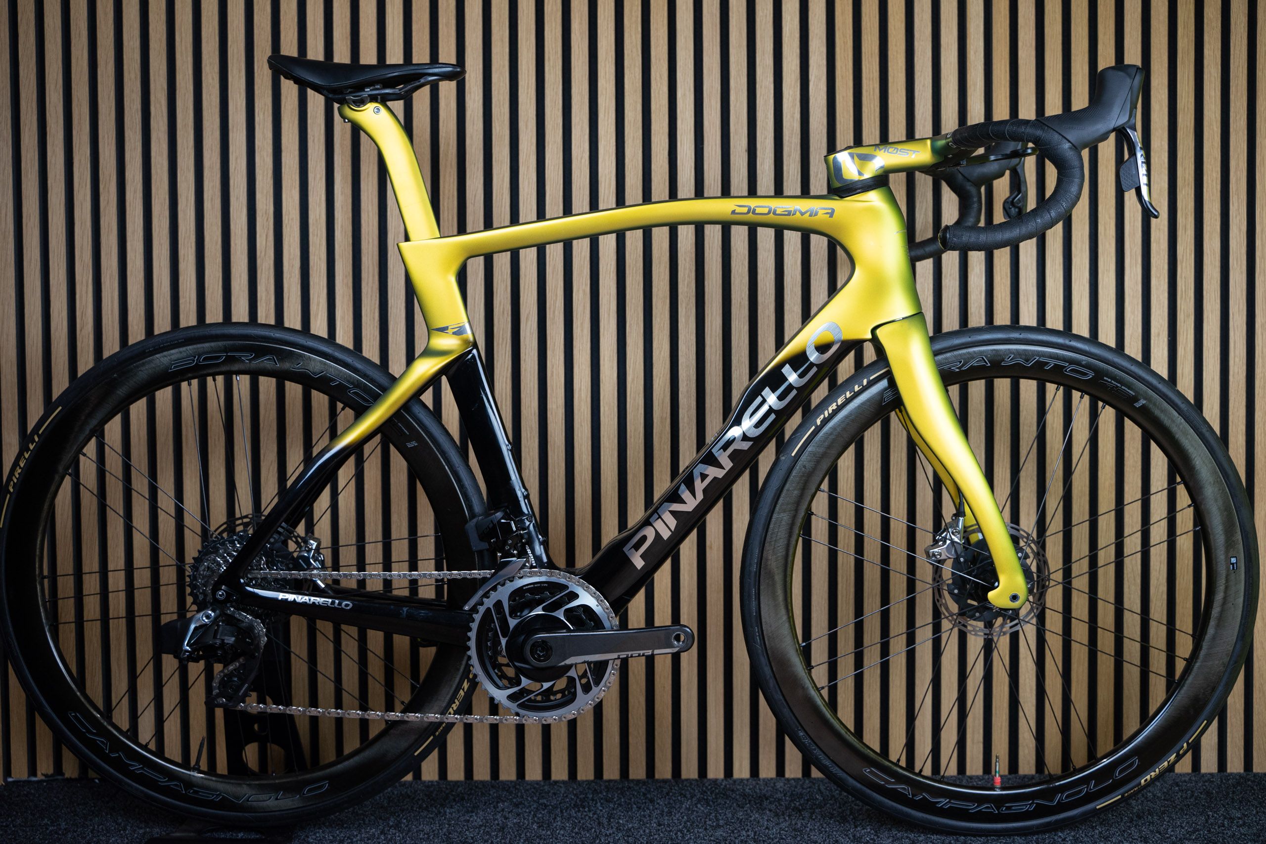 Pinarello Dogma F Disc (Gr. 575) used in 57 cm | buycycle