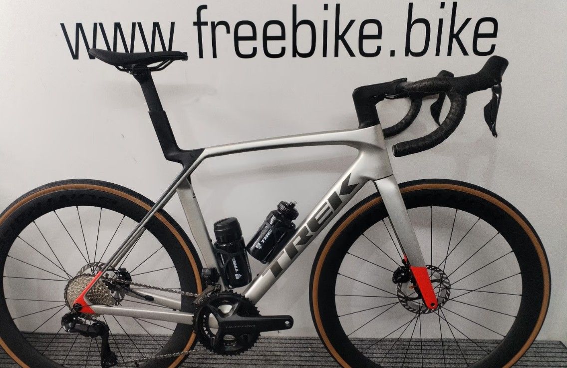 Trek Madone SL 7 Gen 8 used in L | buycycle