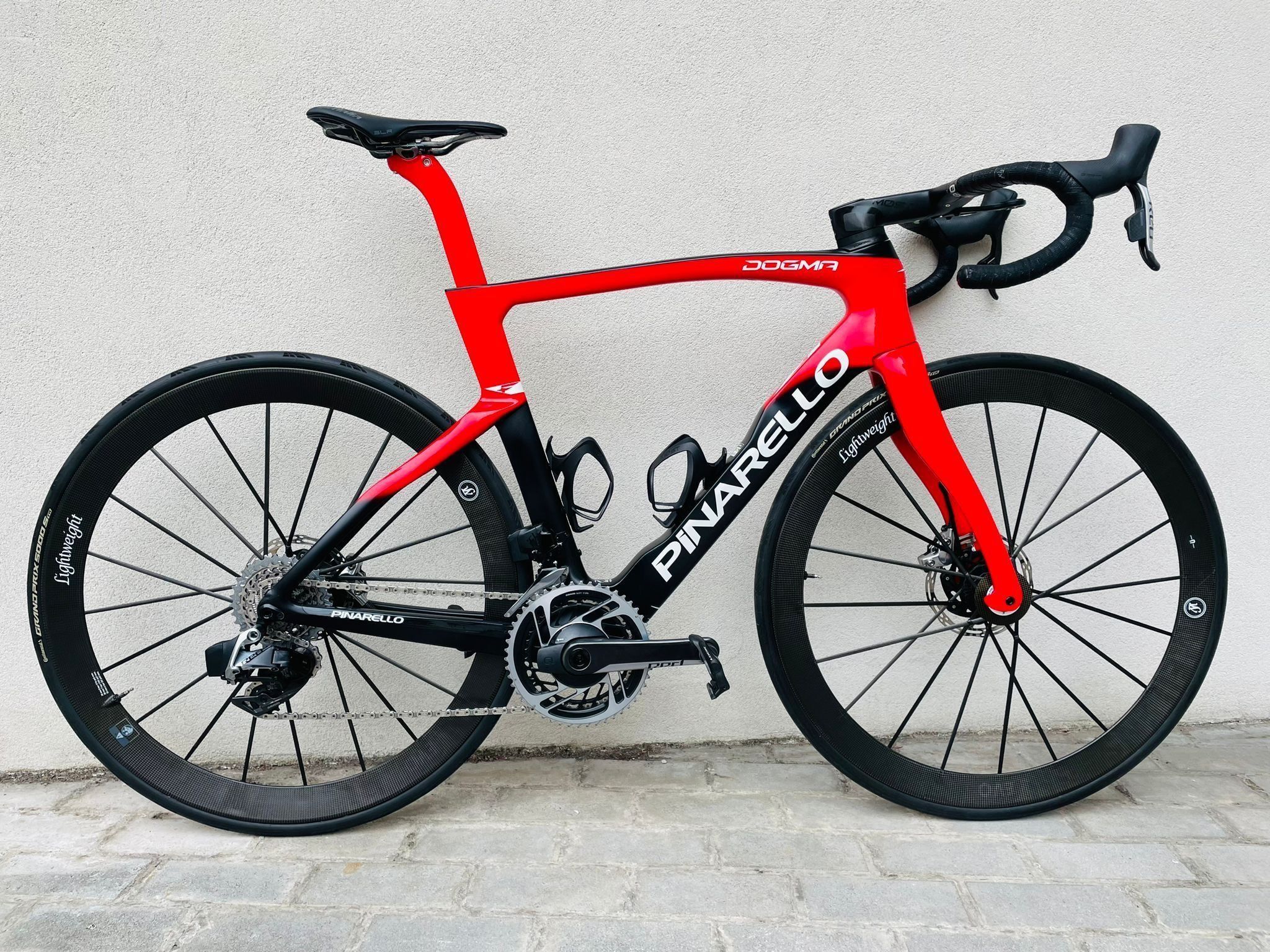 Pinarello DOGMA F RED ETAP AXS Disc d'occasion en 55 cm | buycycle