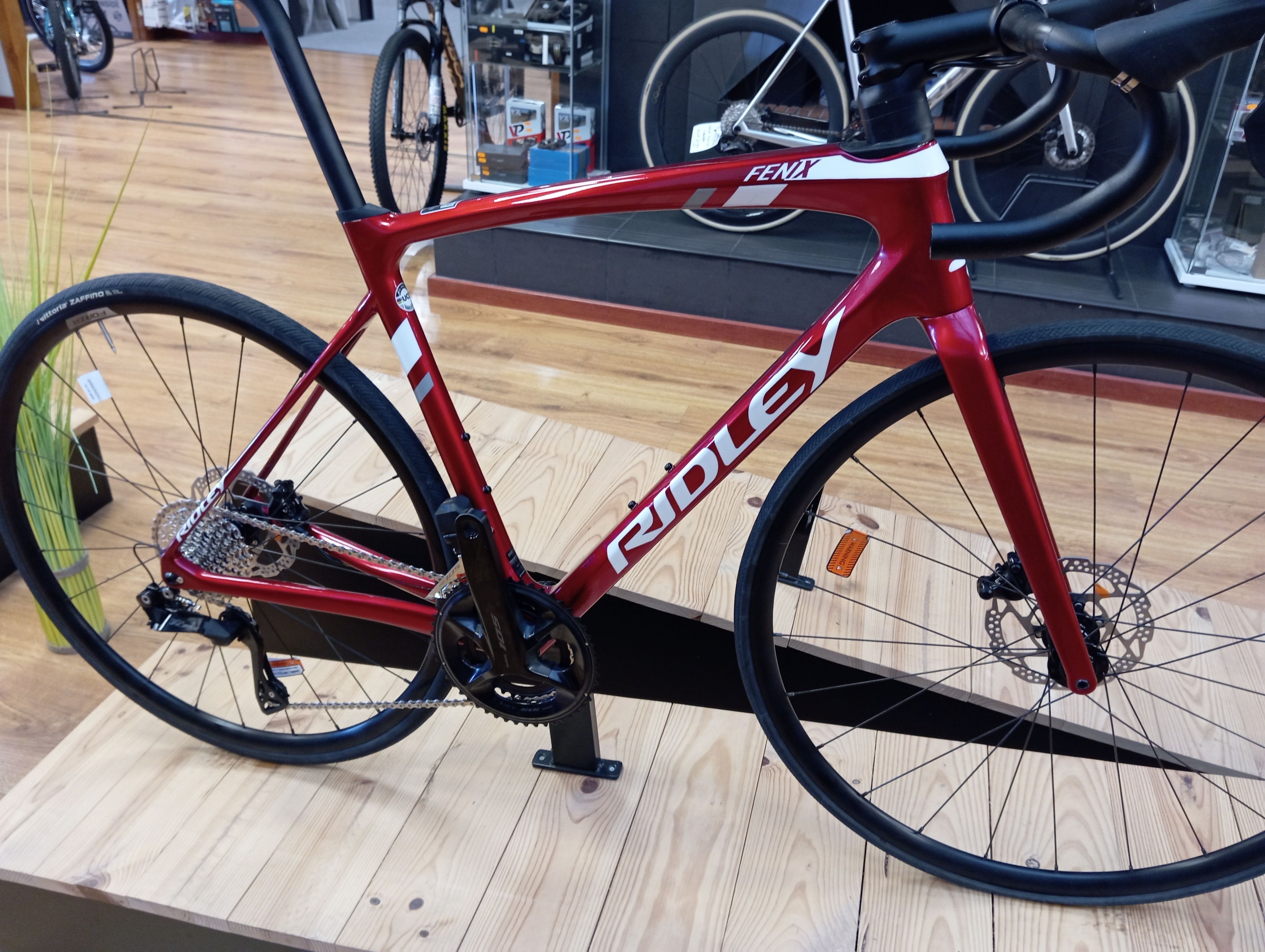 Ridley Fenix Disc - Shimano 105 DI2 // 2x12s gebruikt in M | buycycle