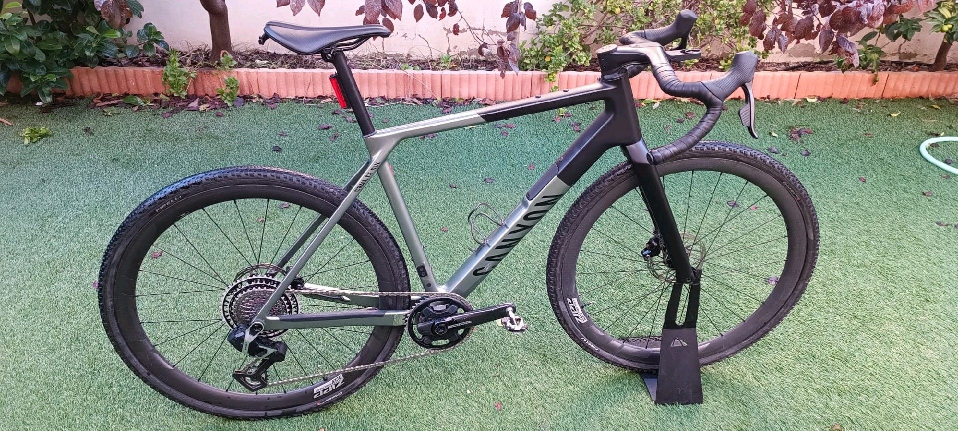 Canyon Grail CF SLX 8 AXS used in M | buycycle