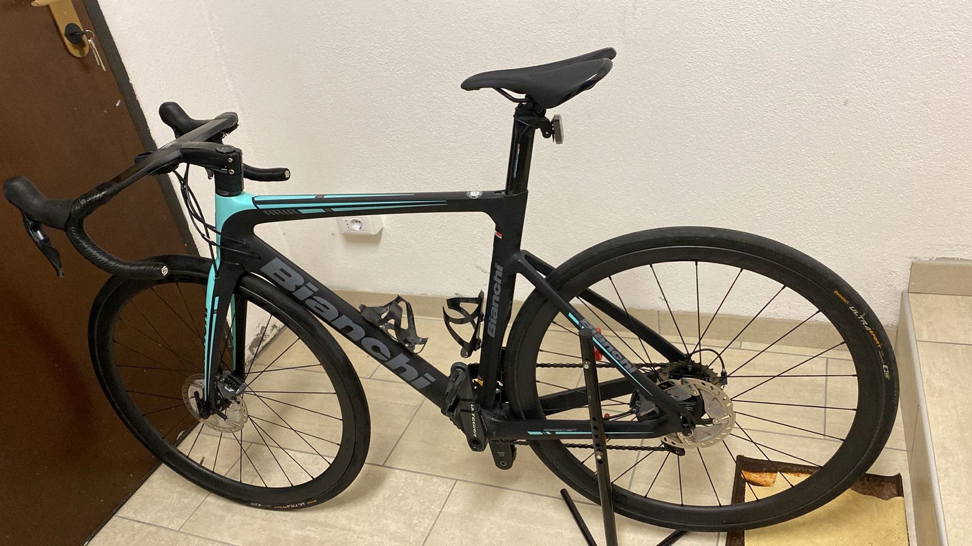 Bianchi Oltre XR4 Ultegra Di2 used in L | buycycle