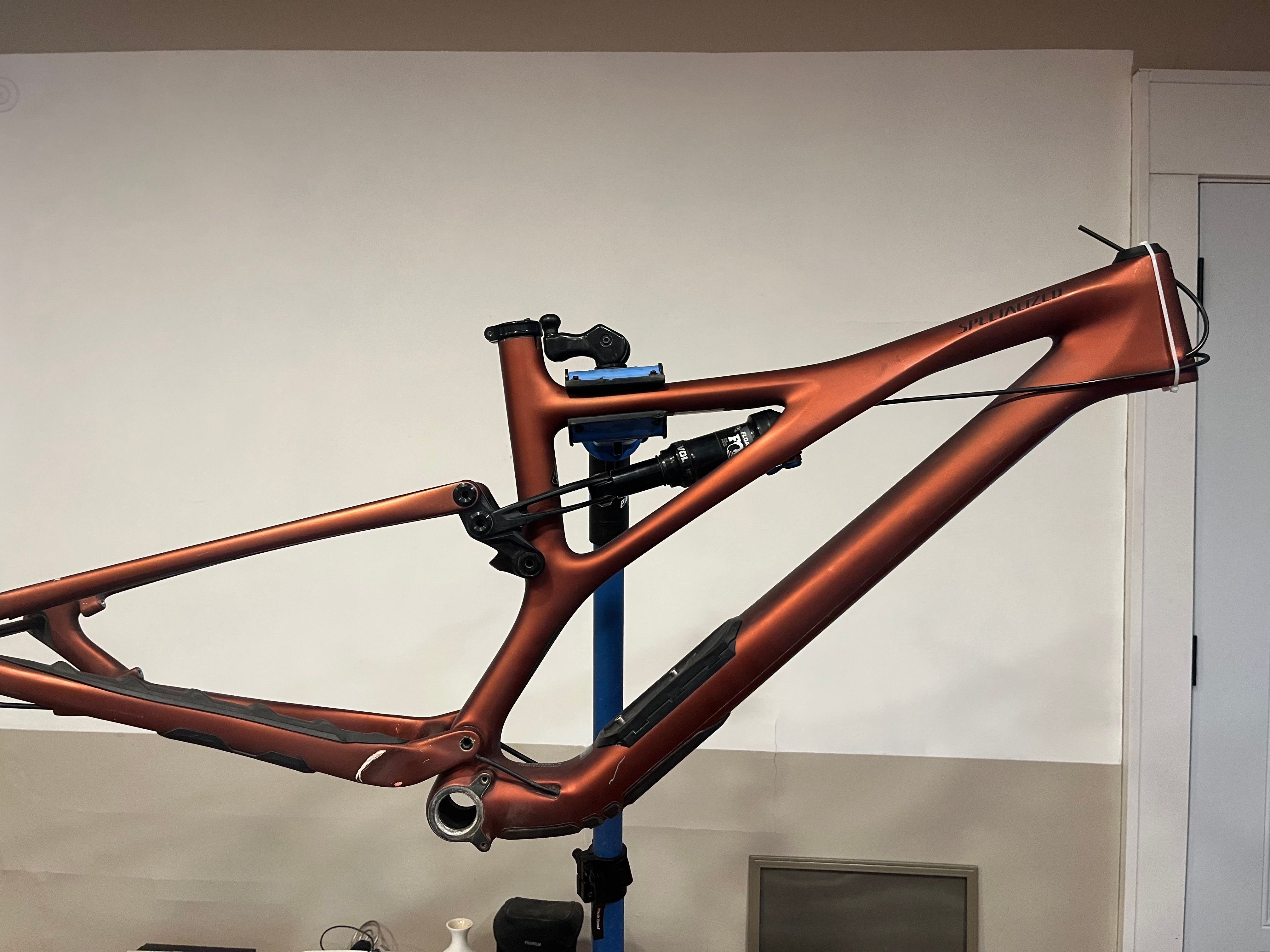Specialized S4 Carbon frame and rear shock used in L | buycycle