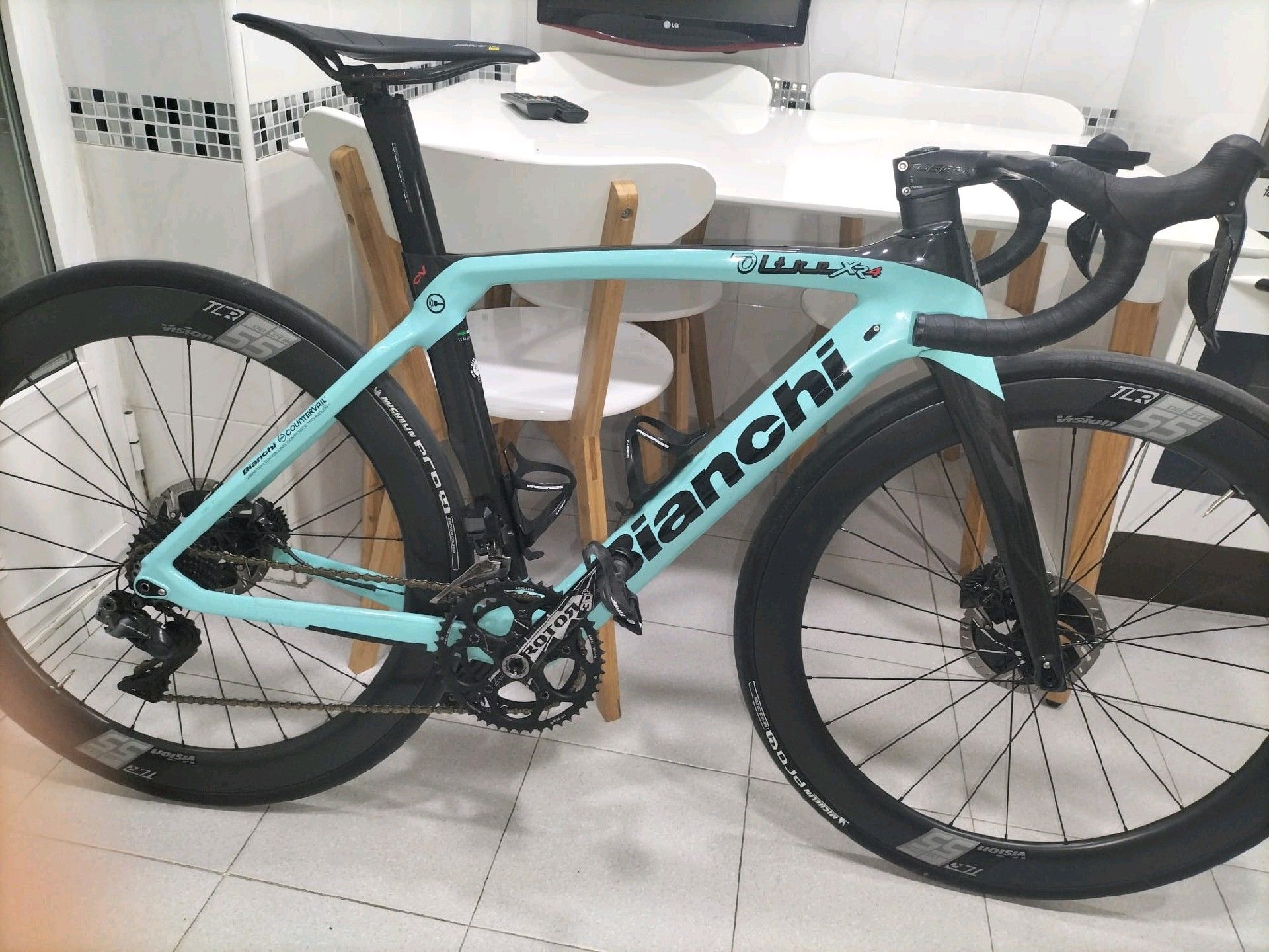 Bianchi Oltre XR4 Dura Ace Di2 used in 50 cm | buycycle