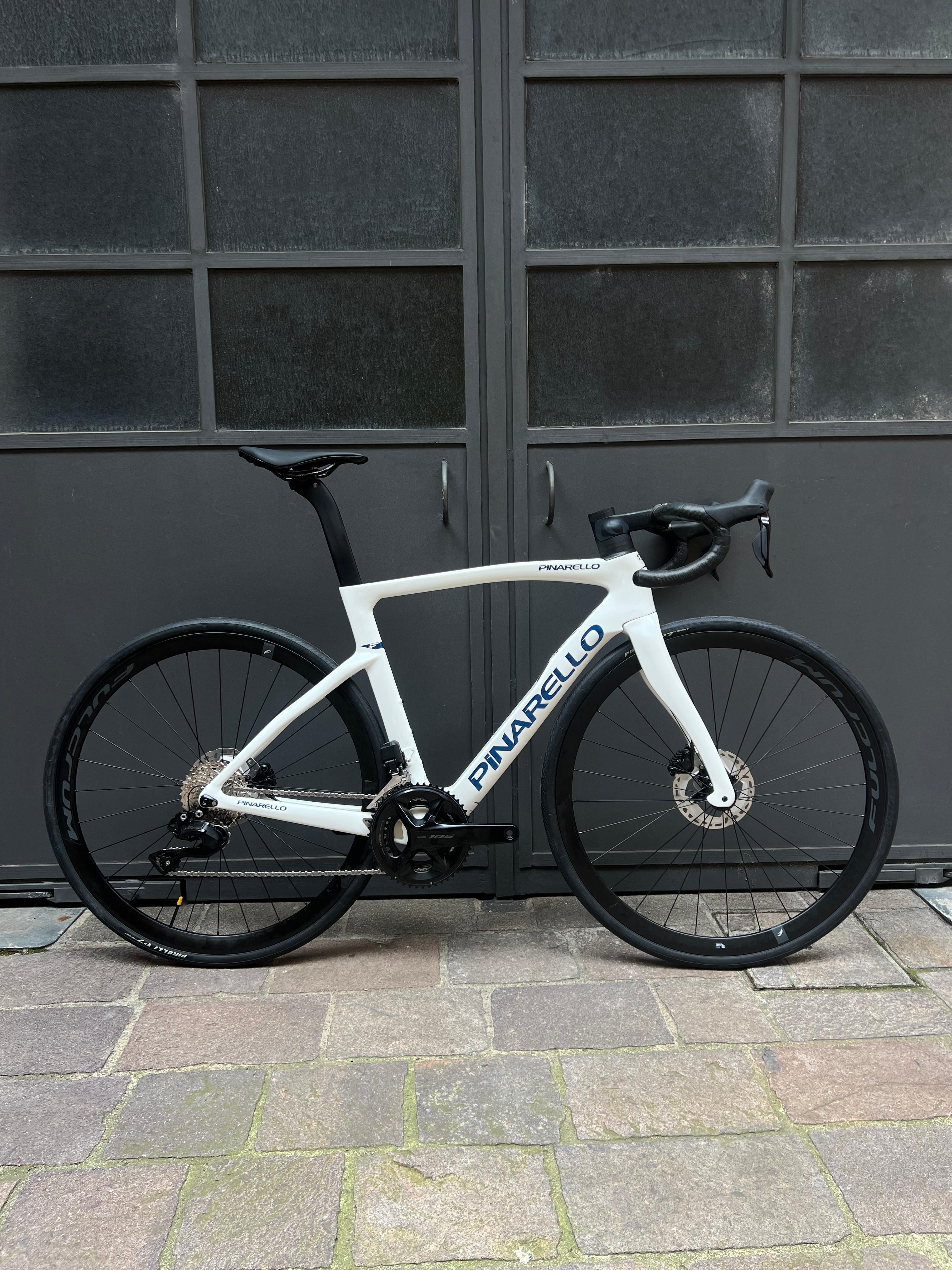 Pinarello F5 Shimano 105 Di2 2024 d'occasion en 53 cm | buycycle