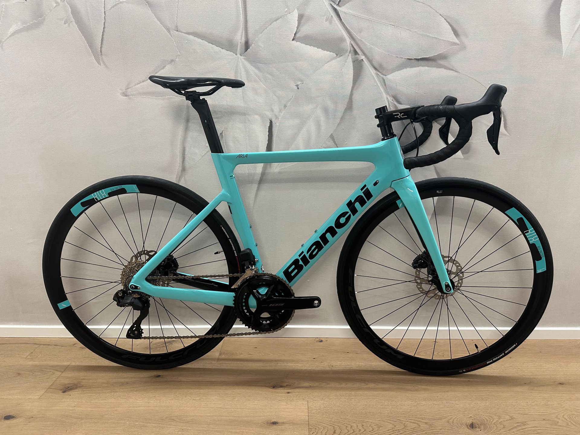 Bianchi Aria - 105 Di2 used in M | buycycle