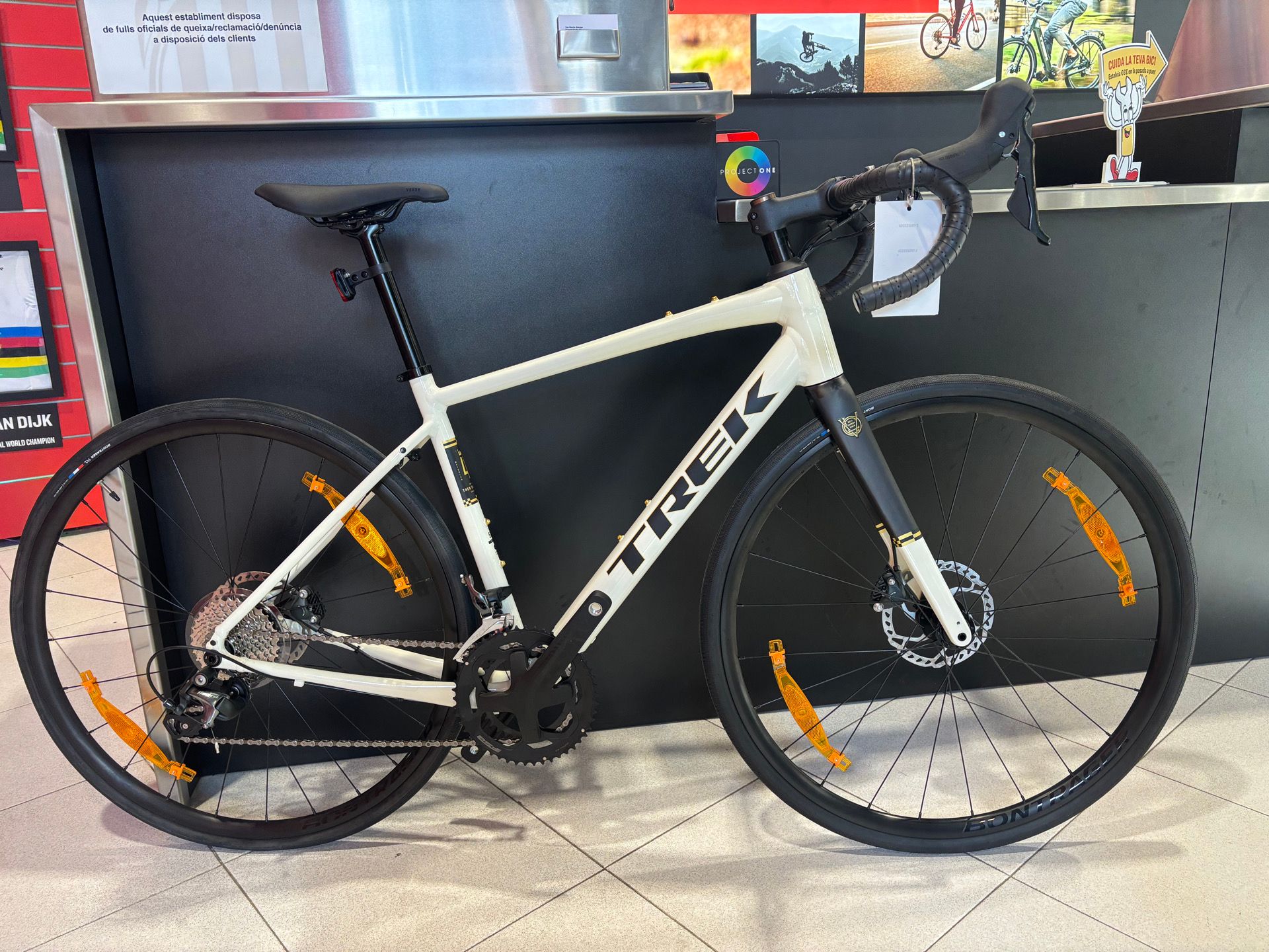 Trek Domane AL 4 Gen 4 used in 52 cm | buycycle