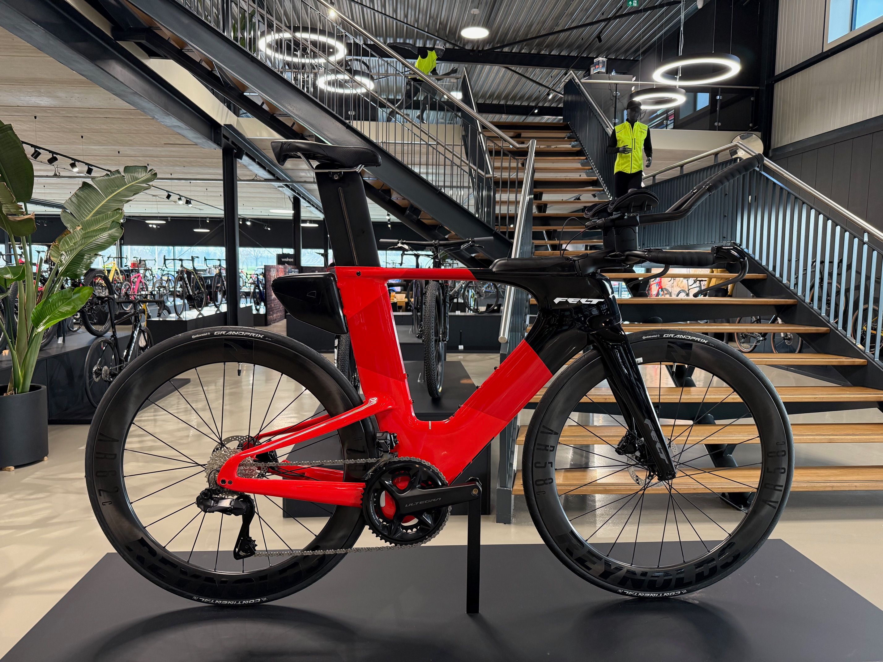 Felt IAx Advanced Ultegra Di2 d'occasion en 56 cm | buycycle