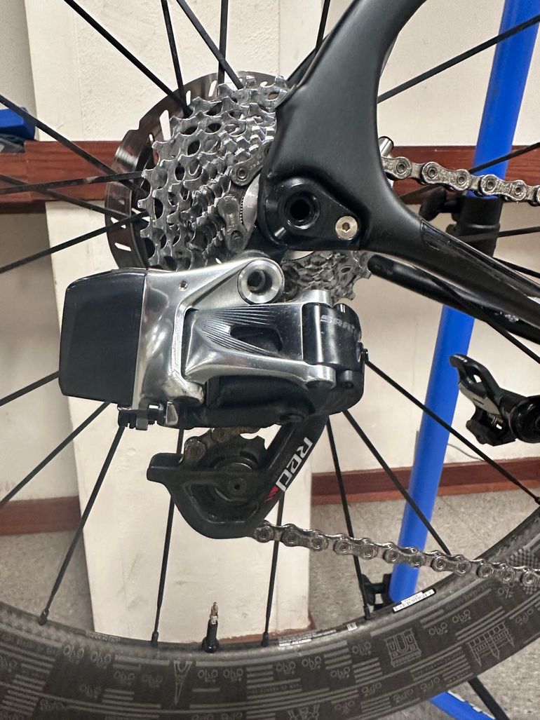 Pinarello Dogma F10 Disk Red eTap Bike used in L | buycycle