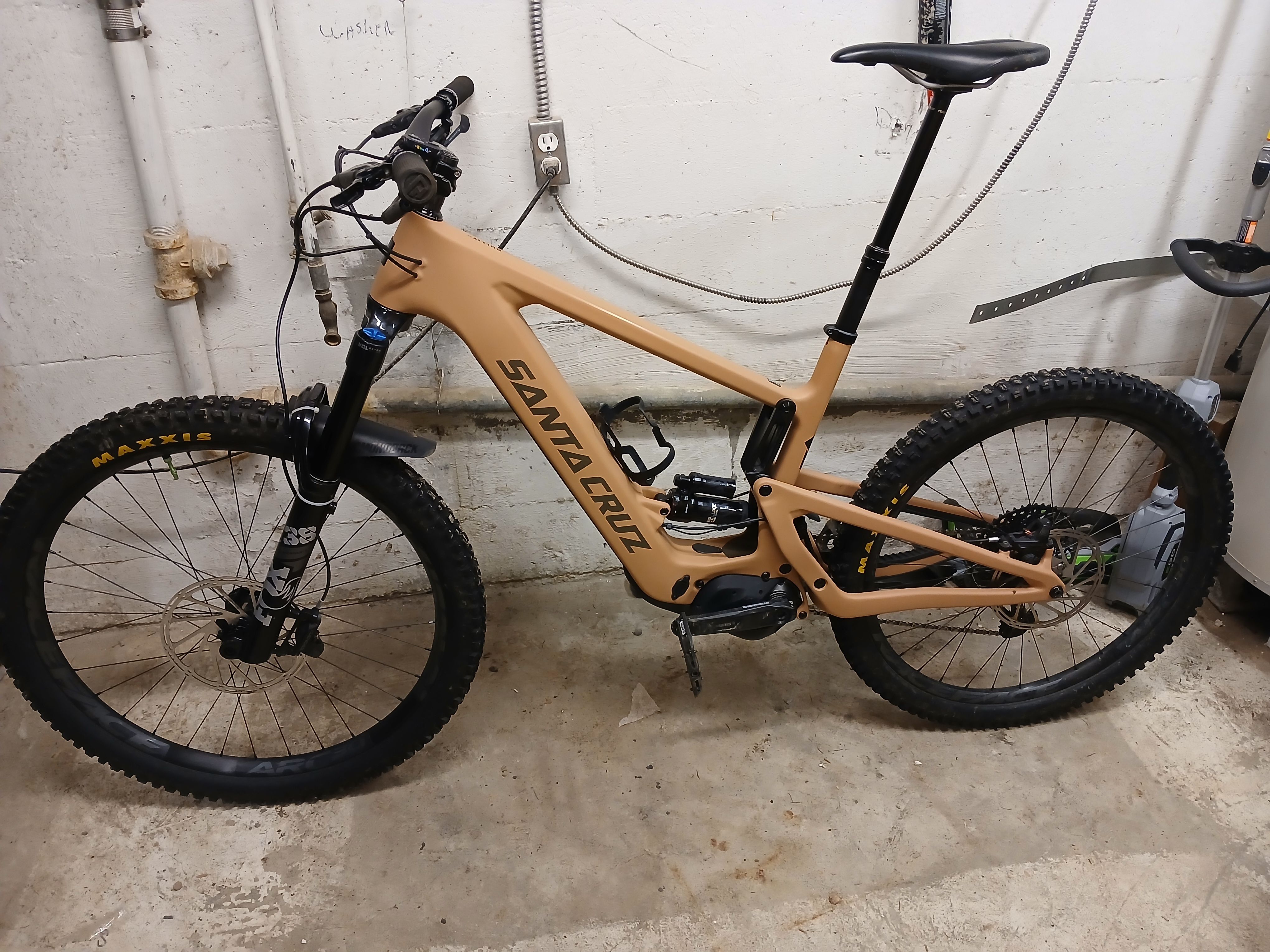 Santa Cruz BULLIT S / Carbon CC used in XL | buycycle