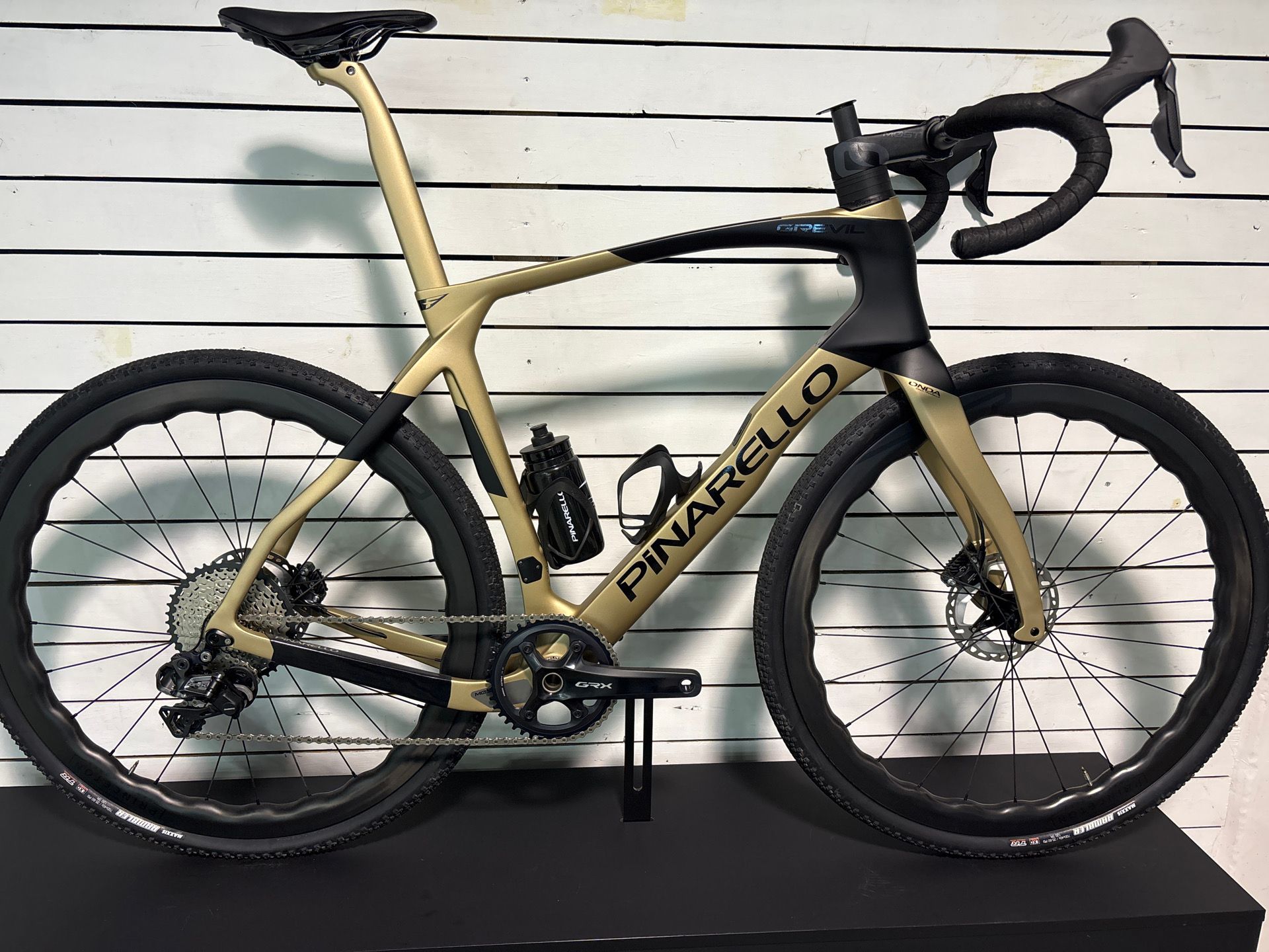 Pinarello GREVIL F9 - SHIMANO GRX Di2 used in XL | buycycle