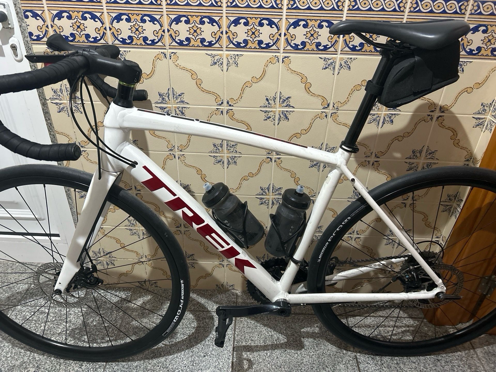 Trek Domane AL 3 Disc used in 54 cm | buycycle