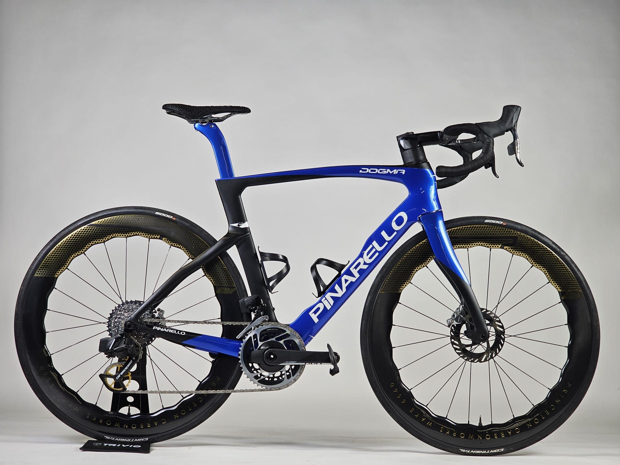 Pinarello DOGMA F RED ETAP AXS Disc used in 56 cm | buycycle