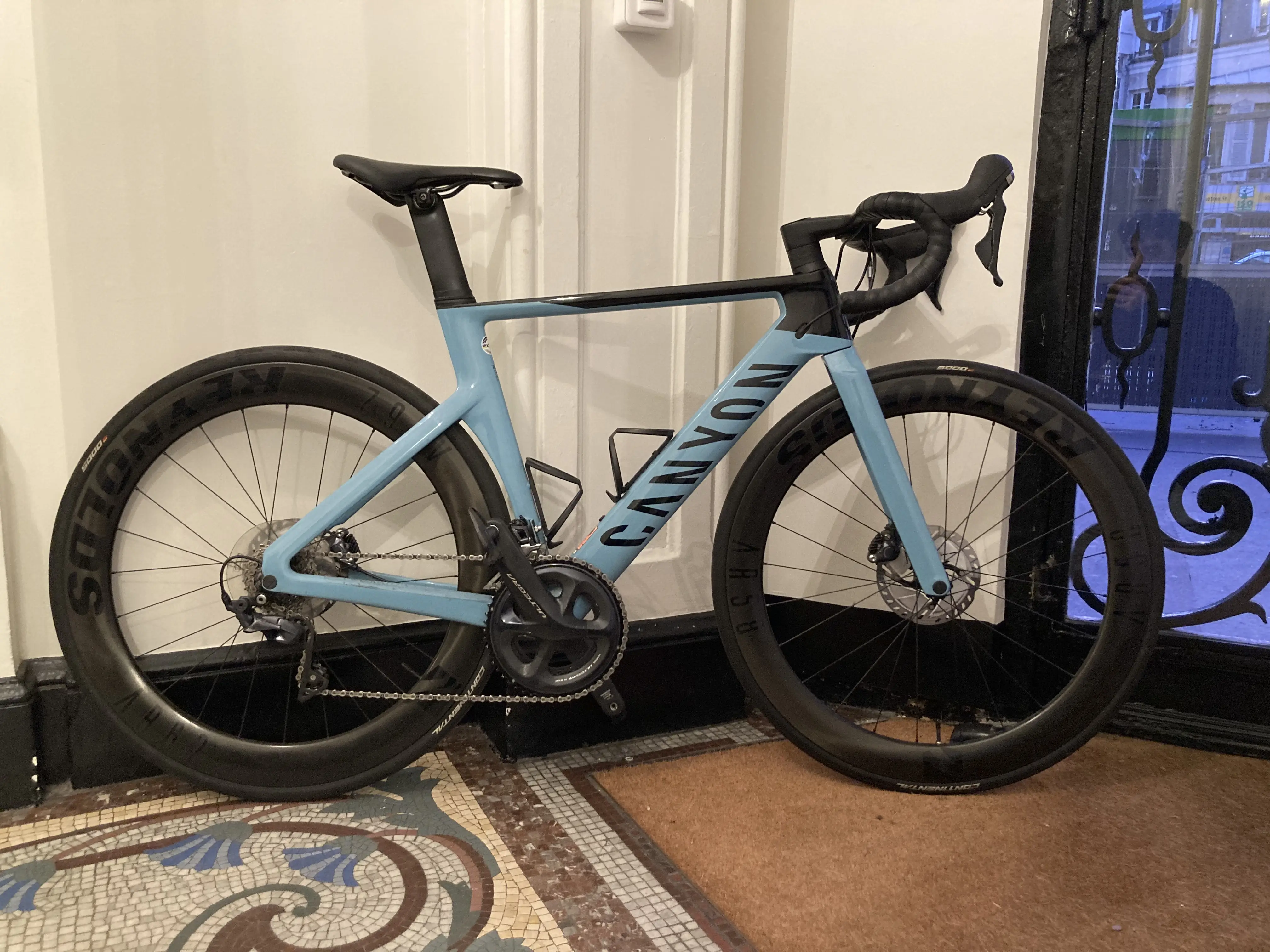 Canyon Aeroad CF SL 8 Disc used in SM | buycycle