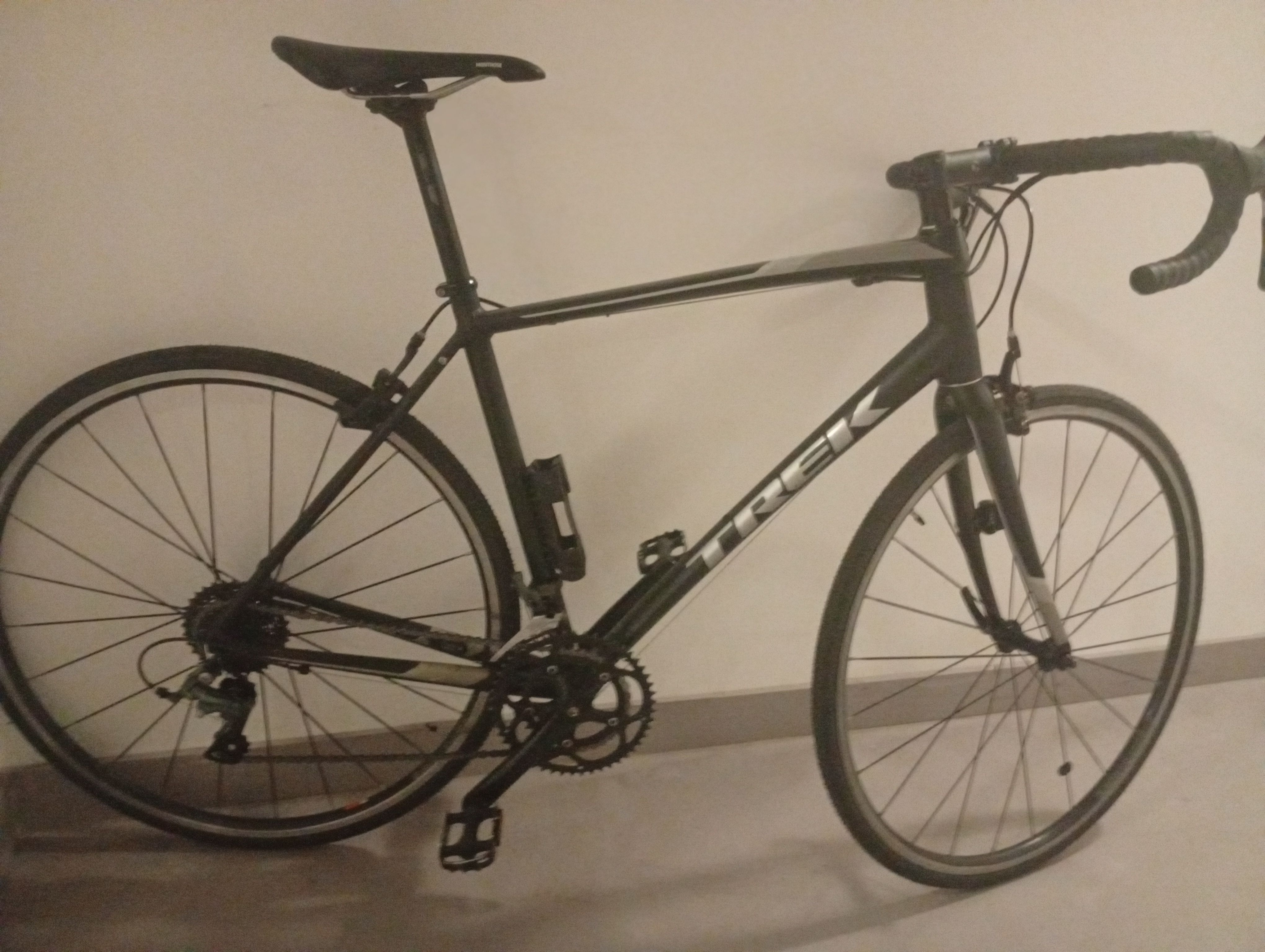 Trek Domane AL 2 Disc used in 52 cm | buycycle
