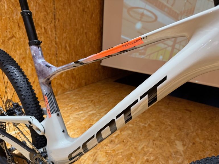 Scott Scott spark RC Team Issue 2025 used in L | buycycle