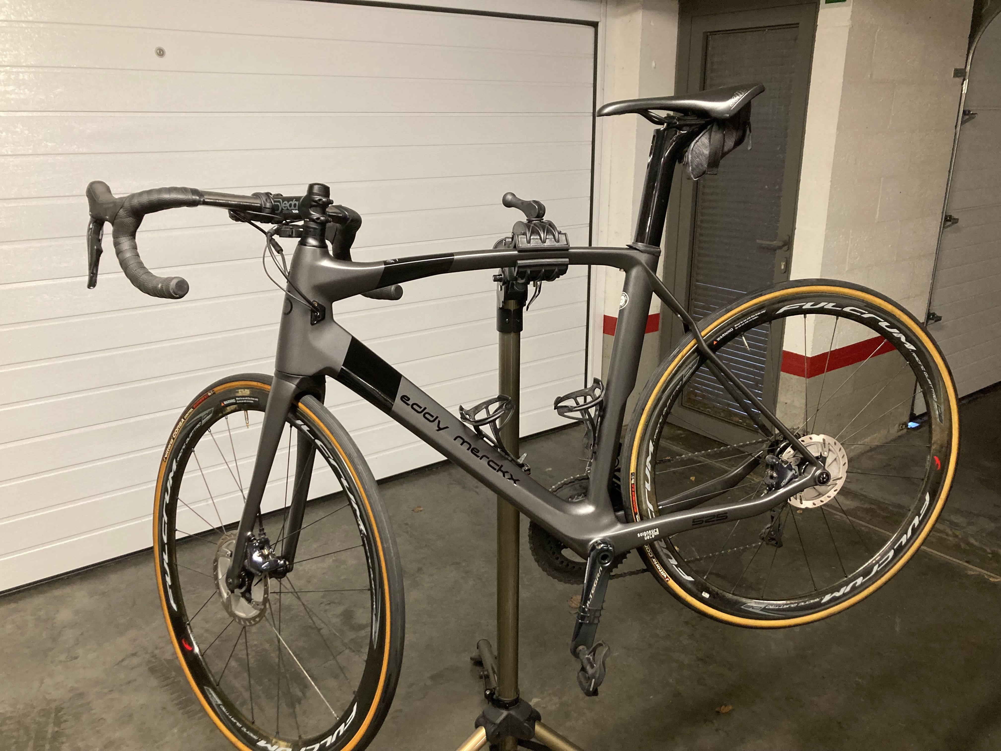 Eddy Merckx 525 Disc — Shimano Ultegra Di2 DB used in L | buycycle
