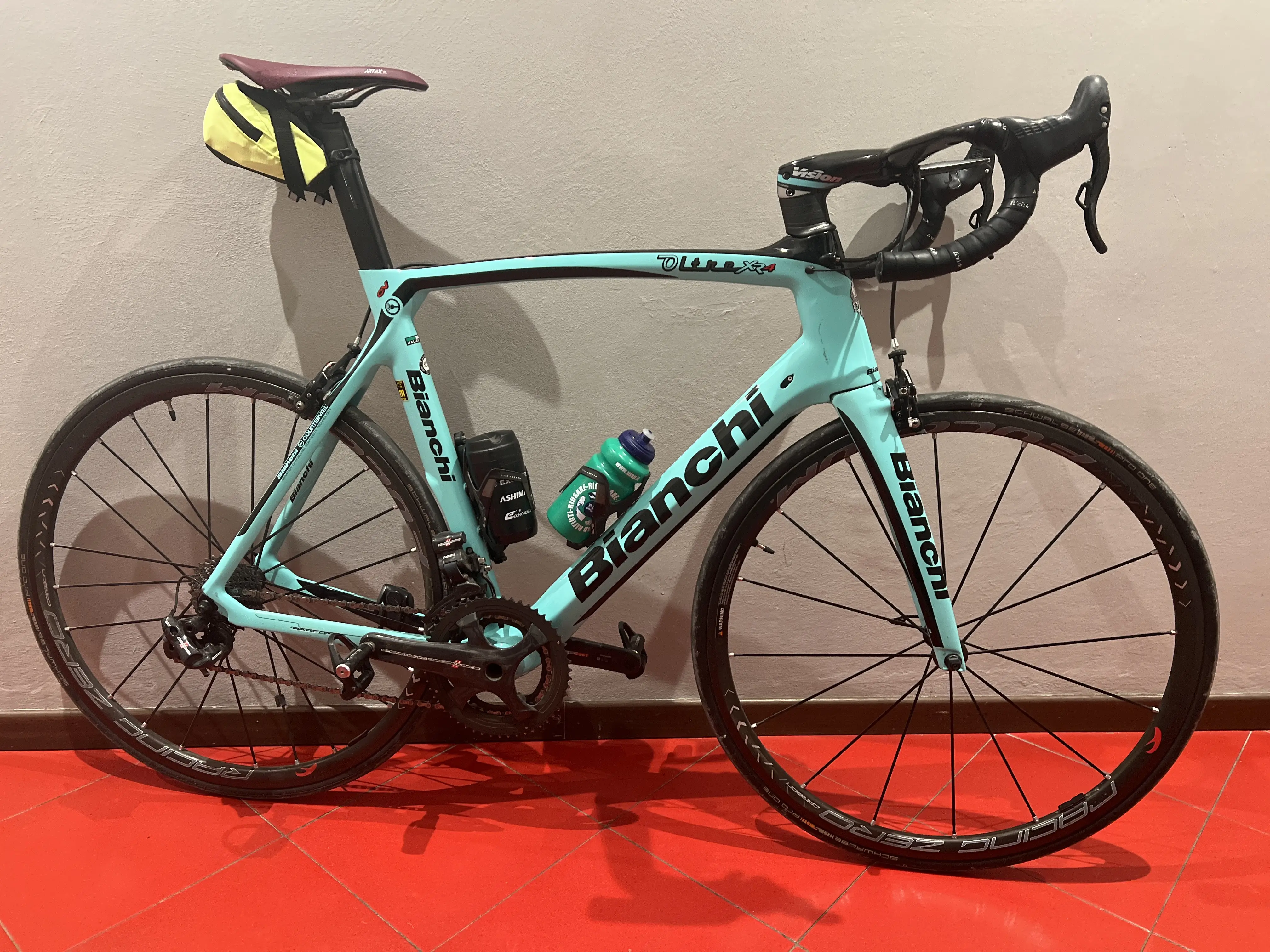 Bianchi Oltre XR.4 Super Record EPS utilizado en 61 cm | buycycle