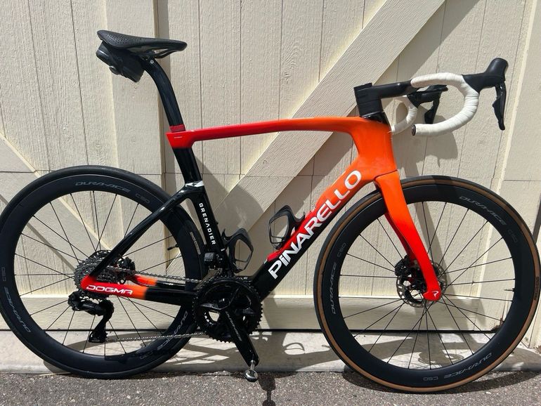 Pinarello Dogma F GRENADIER 2025