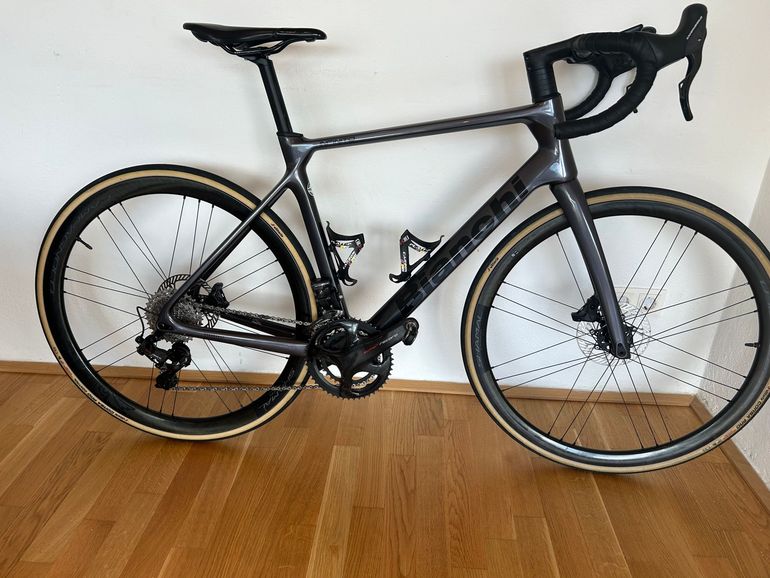 Bianchi Infinito Campagnolo Super Record EPS 2025