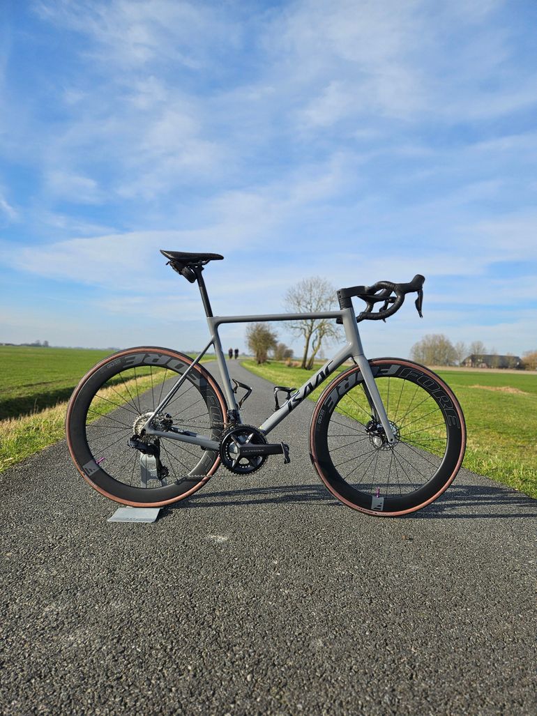 Isaac Element R8150 2024