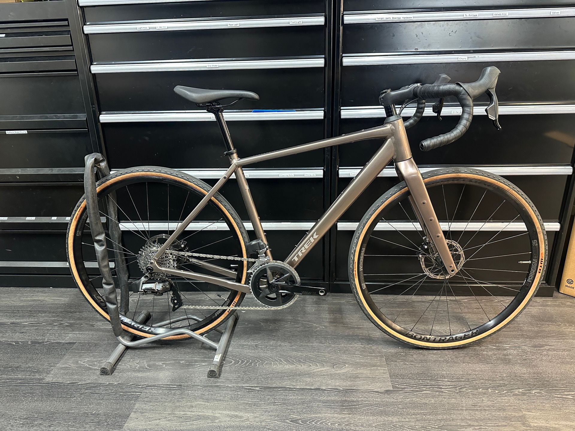 Trek Checkpoint SRAM Rival eTap AXS 2026