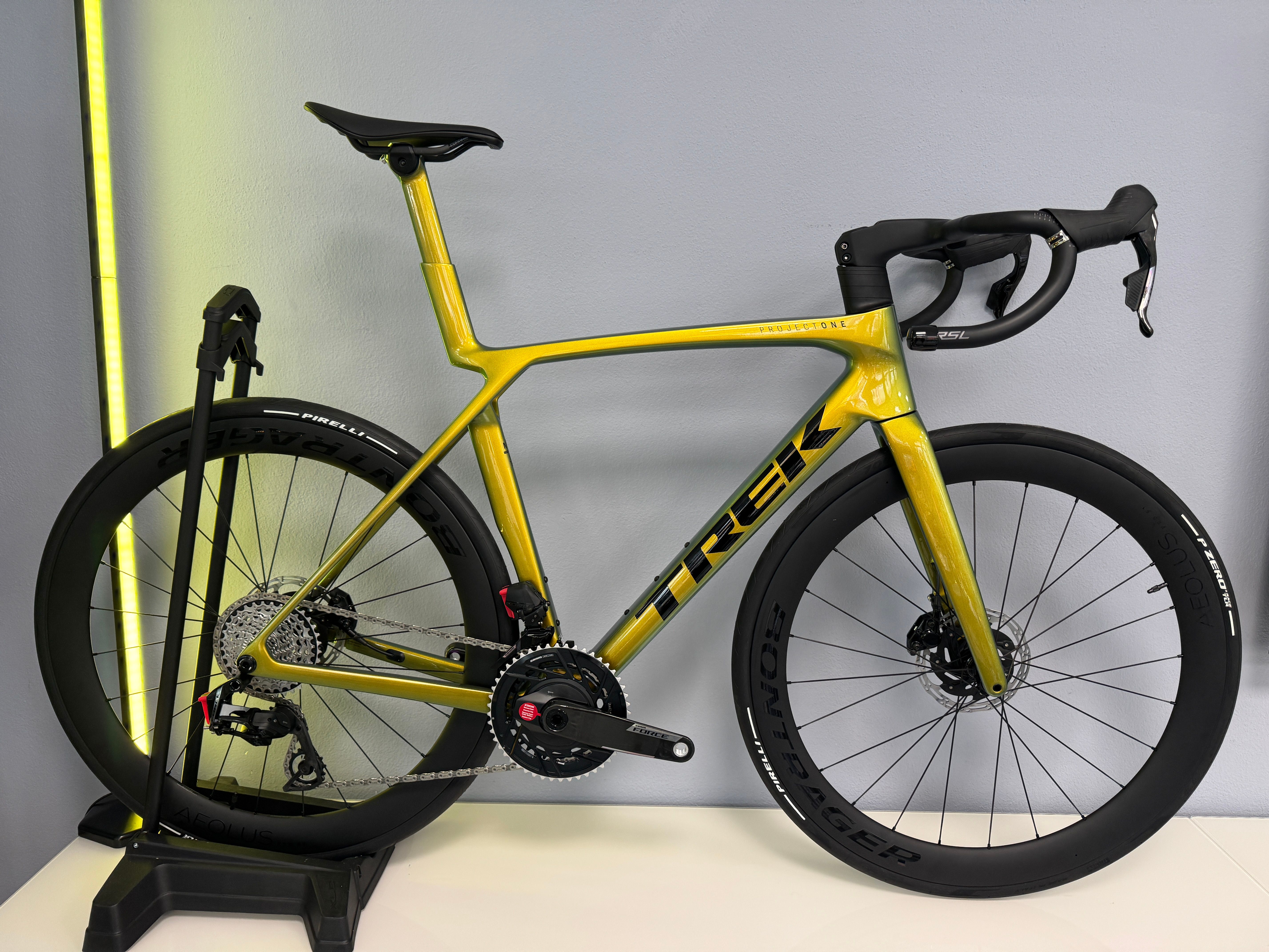 Trek Trek Madone SLR AXS Gen 8 SRAM Force AXS Powermeter 2026