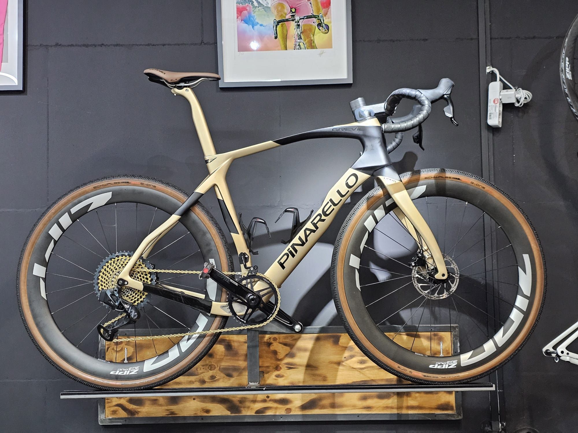 Pinarello GREVIL F9 - SHIMANO GRX Di2 2024 2024