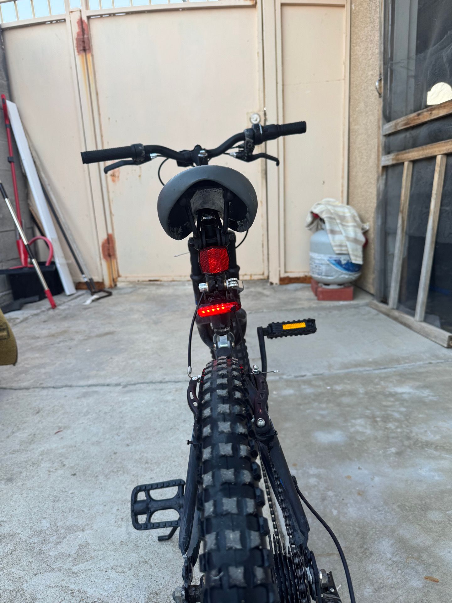 Specialized Shoker20 Hyper Shimano Equipped 20” 2021