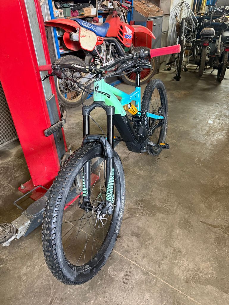 Specialized Turbo Kenevo Expert 6Fattie - Troy Lee Designs Edition 2018 ...