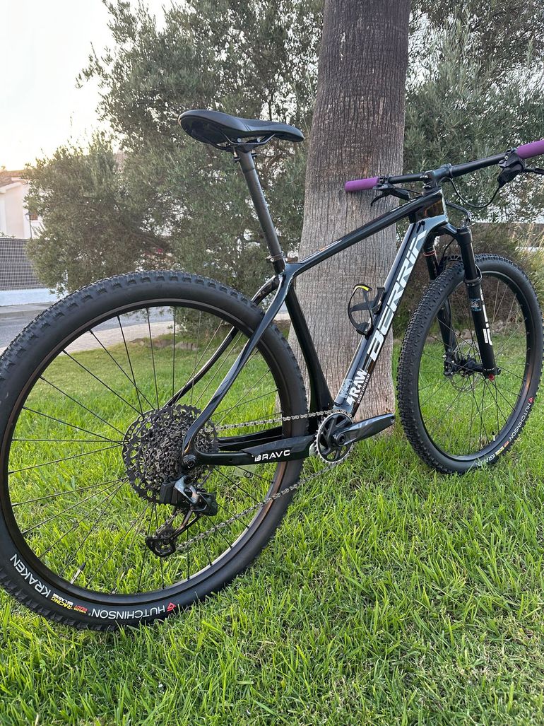 Berria Bravo. SRAM GX Eagle AXS 2021