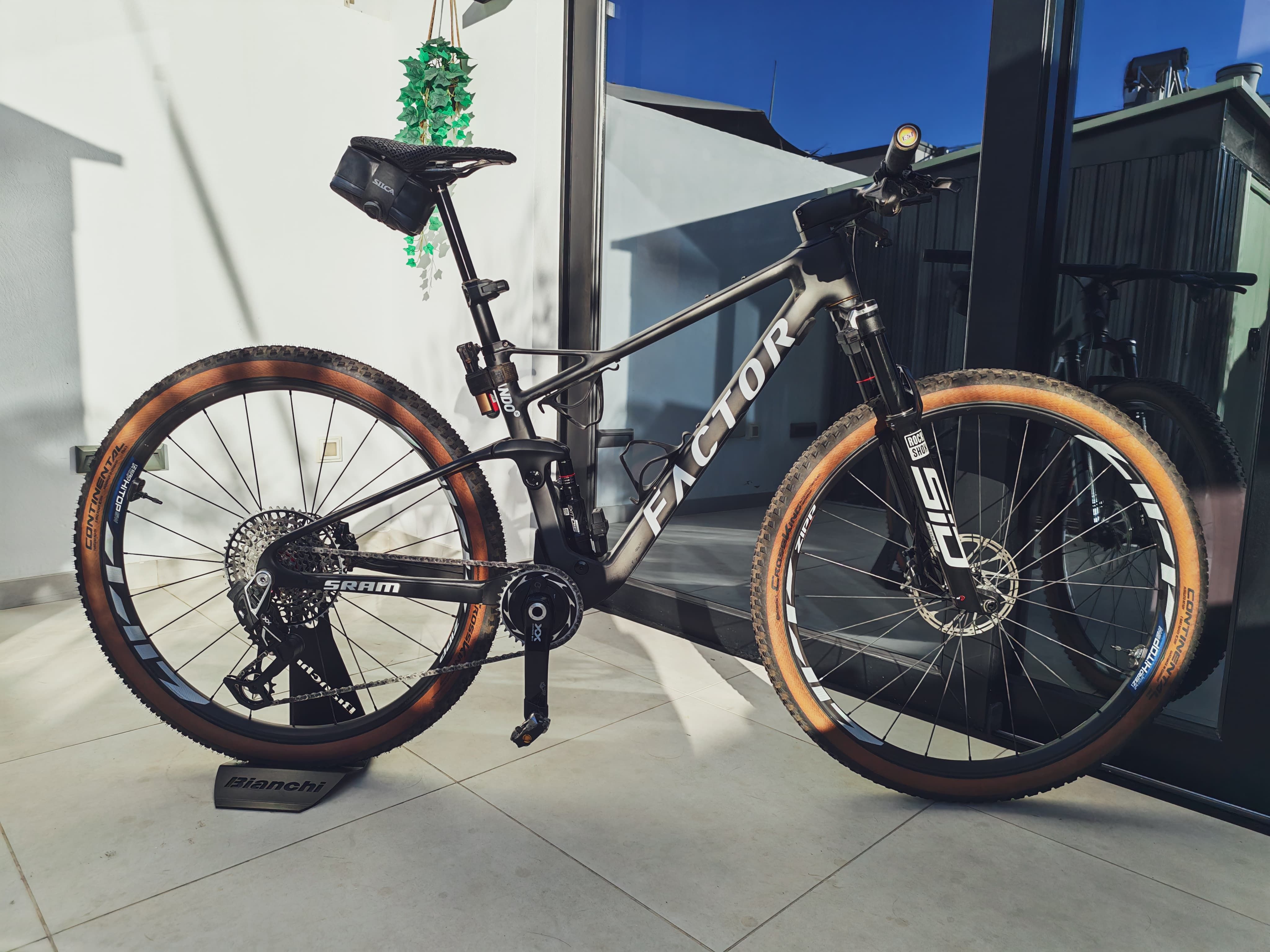 Factor LANDO SRAM XX1 Eagle AXS 2024