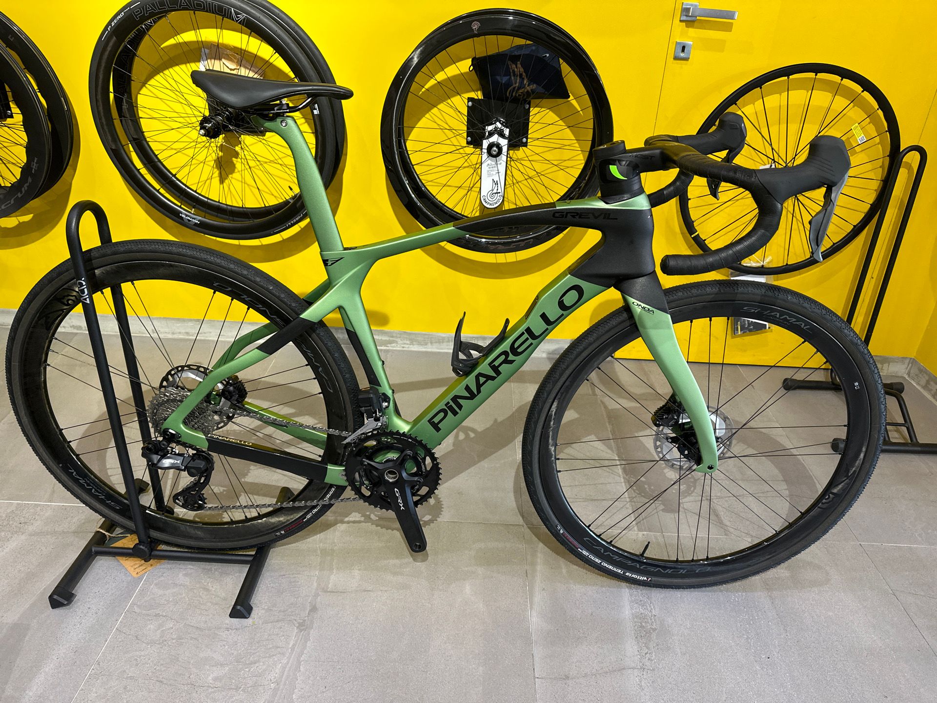 Pinarello GREVIL F9 - SHIMANO GRX Di2 2024 2024