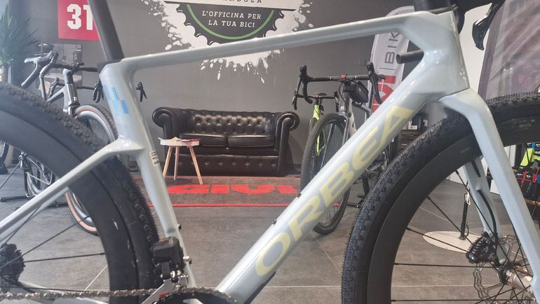 Orbea TERRA RACE FROZEN WHITE CONCRETE 2026 2026