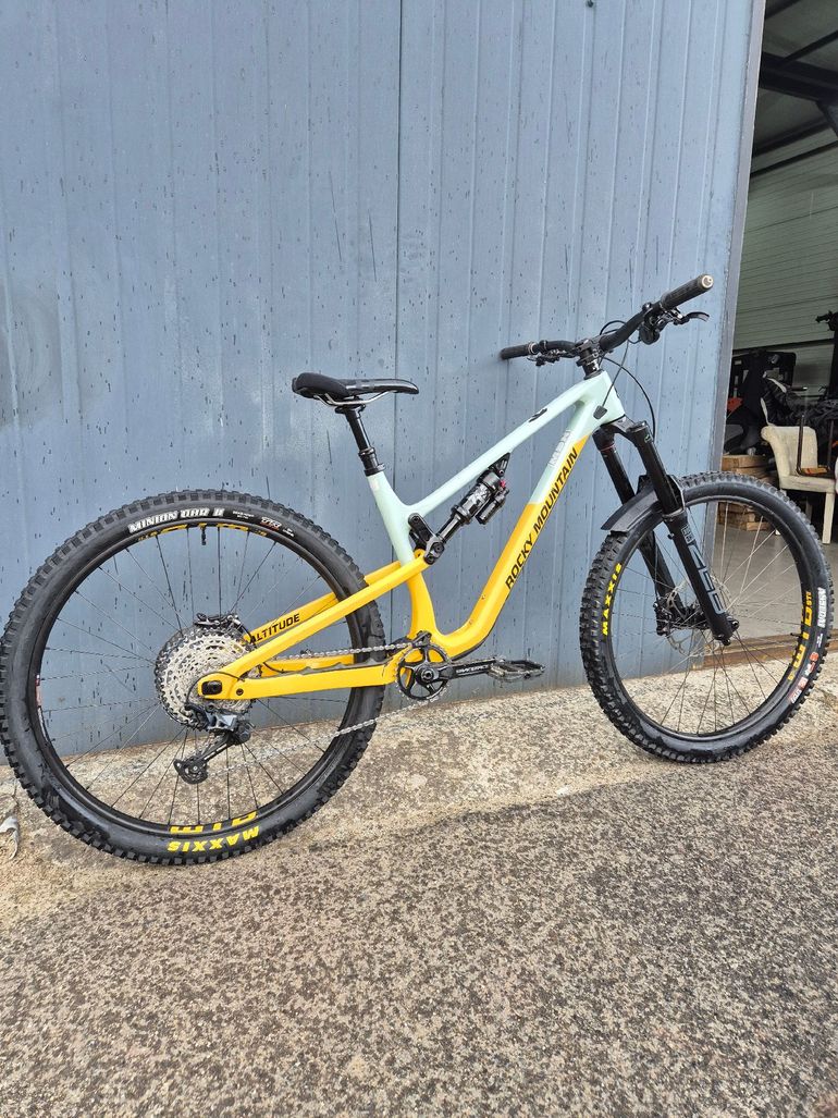 Rocky Mountain Altitude Carbon 50 2023 2023