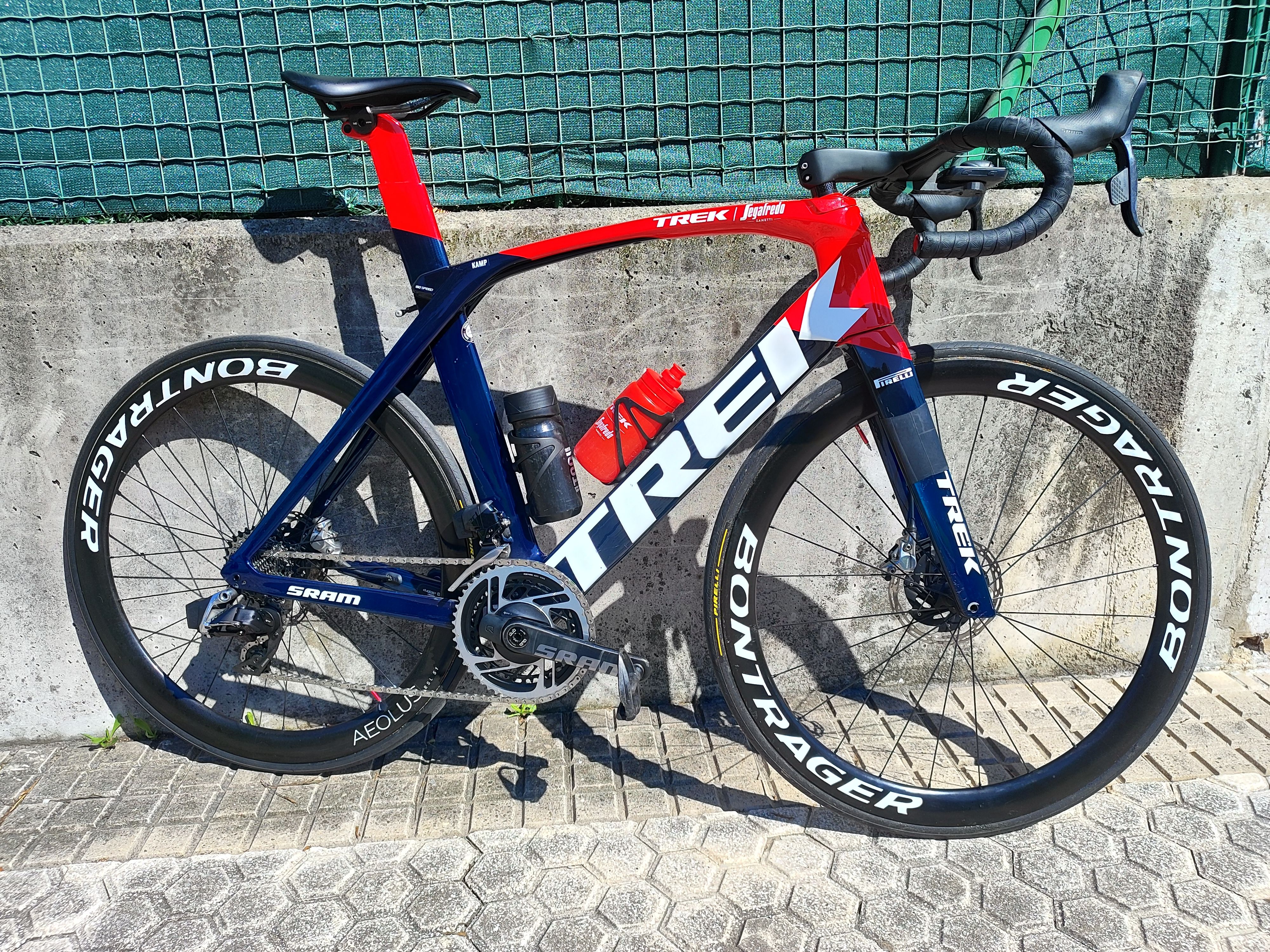 Trek Madone SRAM Red eTap AXS 2022