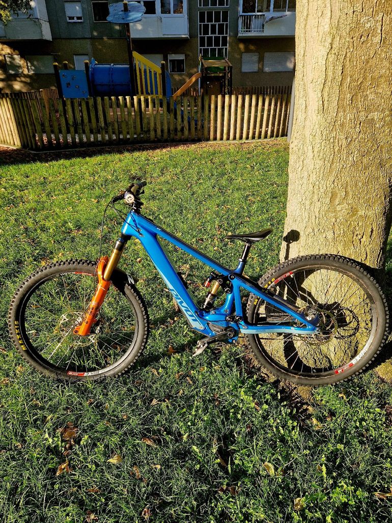 Pivot SHUTTLE LT Shimano Deore XT 2023