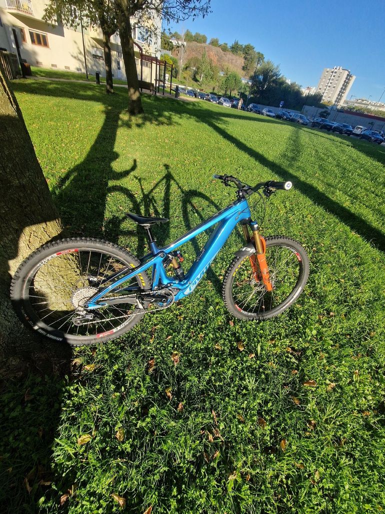 Pivot SHUTTLE LT Shimano Deore XT 2023