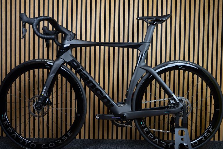 Bianchi Oltre SRAM Force eTap AXS 2025