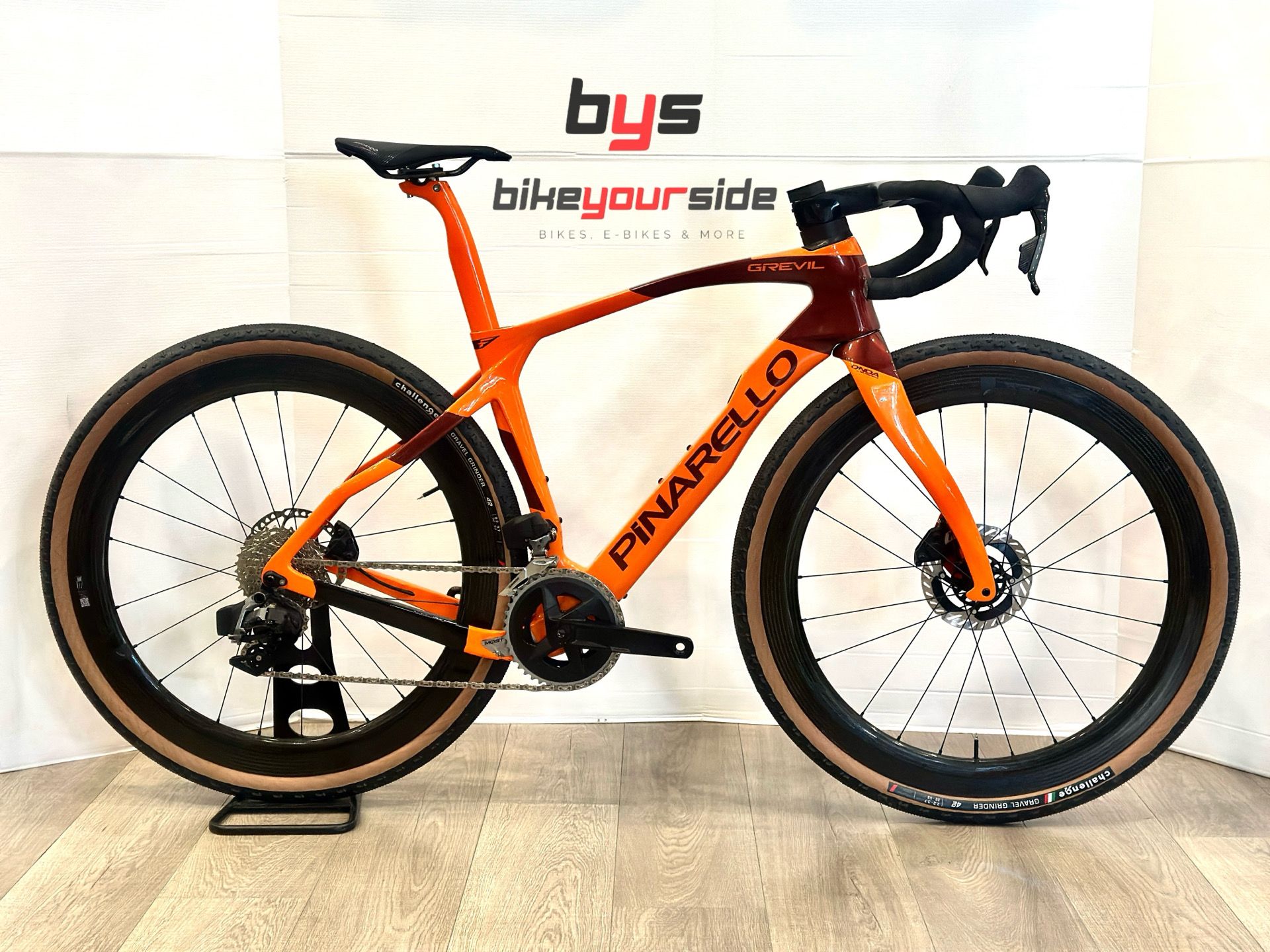 Pinarello GREVIL F9 - SRAM RIVAL AXS 2x12 2024