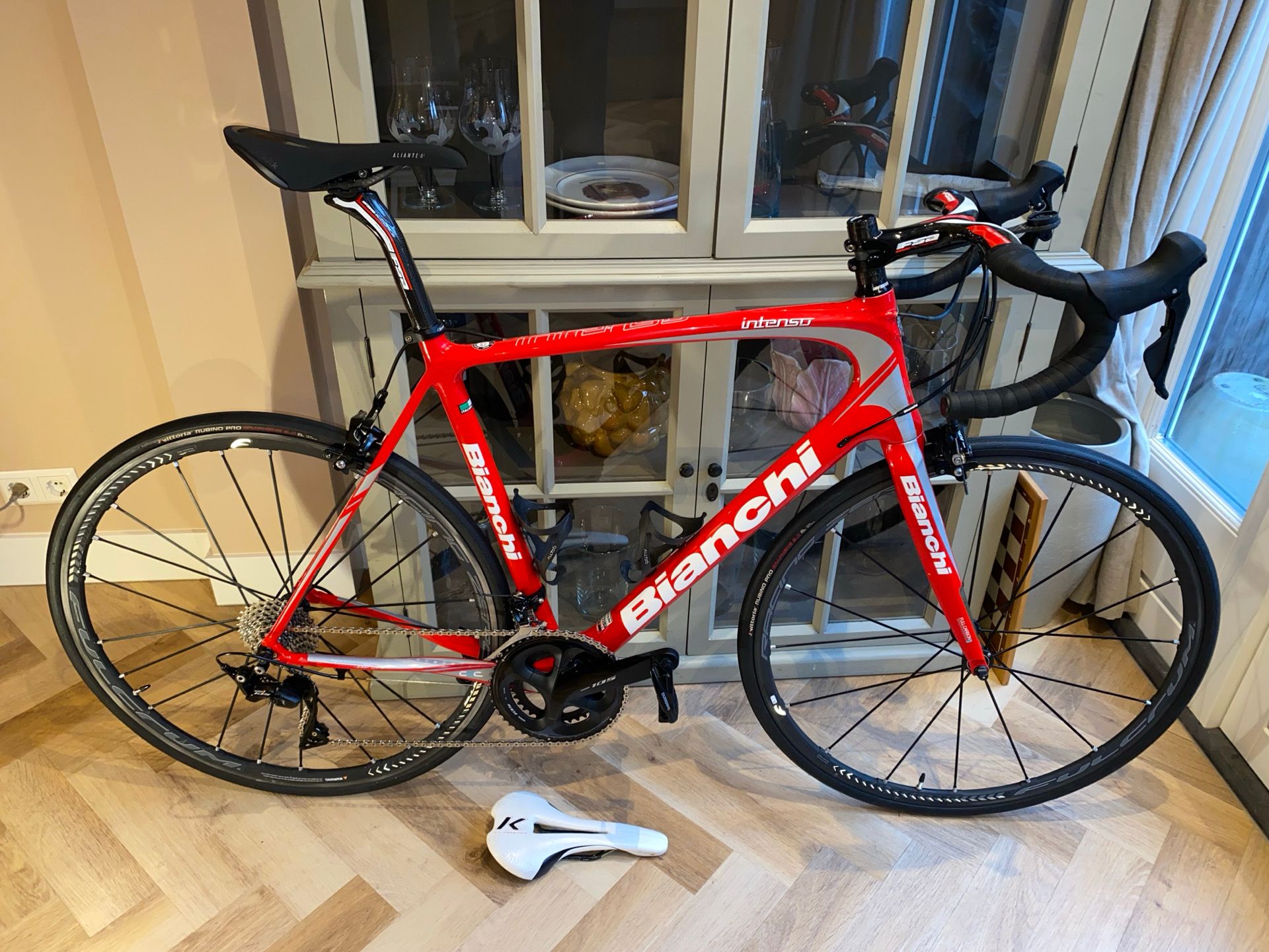 Bianchi Bianchi Intenso Shimano 105 R7000 11 Speed Fulcrum Zero Nite ...