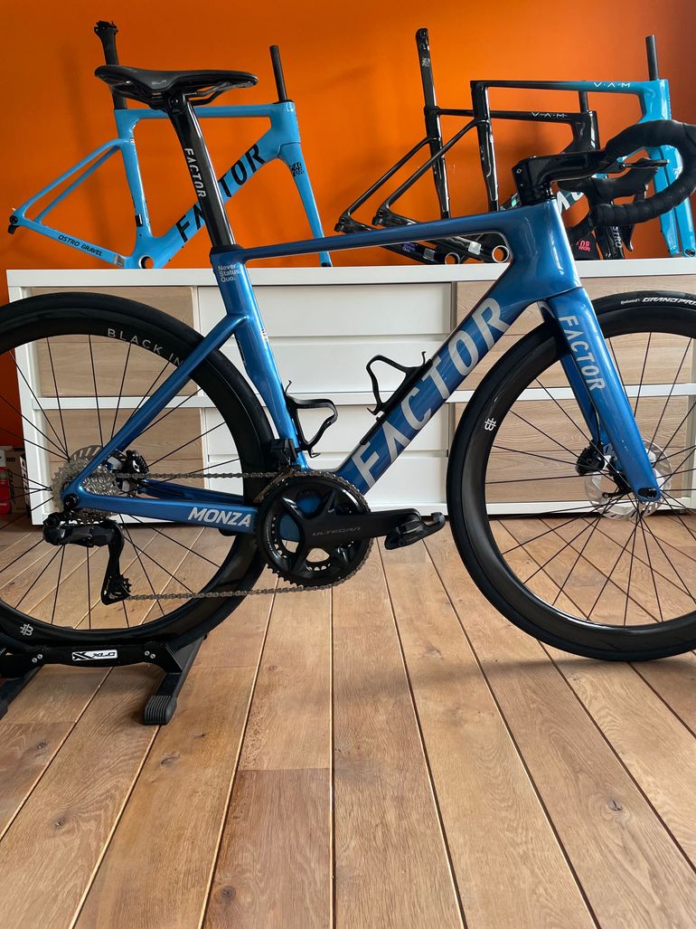 Factor Monza - Solar Blue - 52 Cm 2025