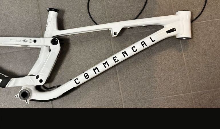 Commencal META V5 ESSENTIAL 2023 Frameset 2023