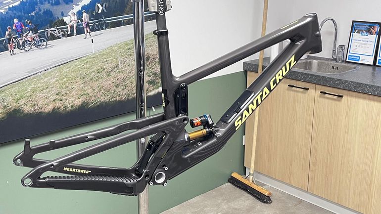 Santa Cruz MEGATOWER X0 AXS Coil / Carbon CC 2024 Frameset 2024