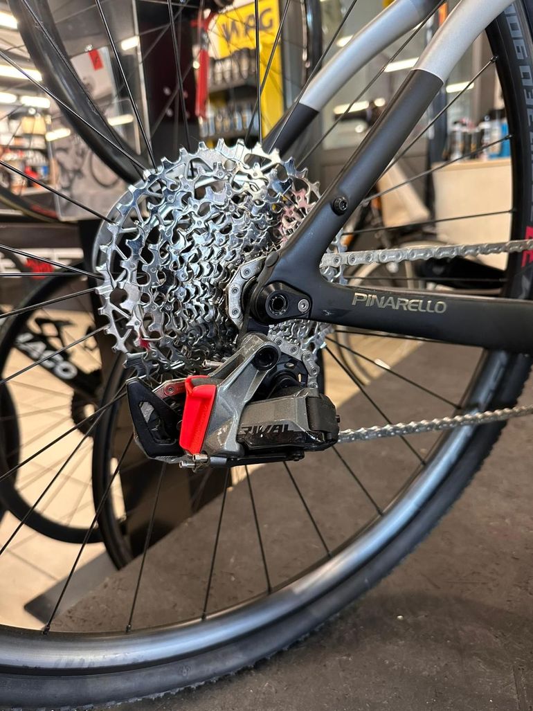 Pinarello NYTRO E5 GRAVEL - SRAM RIVAL AXS 2025 2025